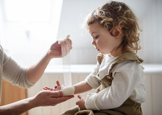 Rany i skaleczenia u dzieci – jak prawidłowo opatrzyć rany ...